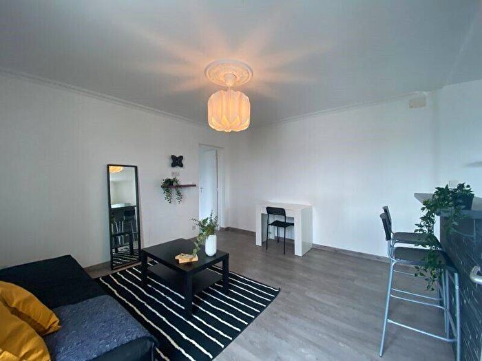 Appartement à louer - Barbâtre-Saint Remy-Verrerie, Reims - 2 pièces - 1 chambre