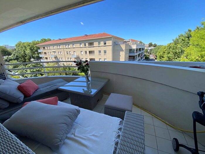 Appartement à louer - Vieille Chapelle, Marseille ème arrondissement - 3 pièces - 2 chambres