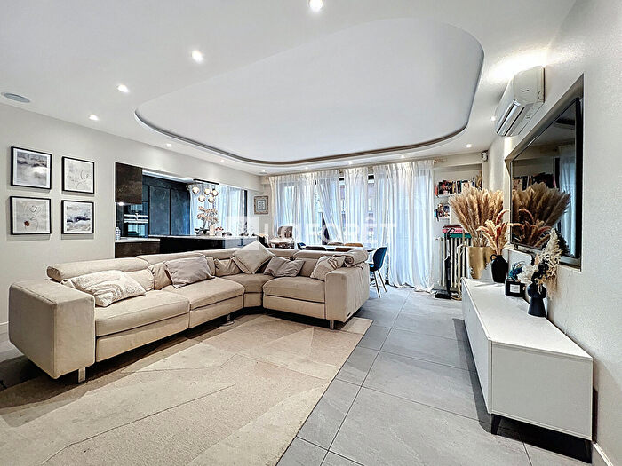 Appartement à vendre - Les Lilas, Centre-ville, Romain, Rolland - 4 pièces - 3 chambres