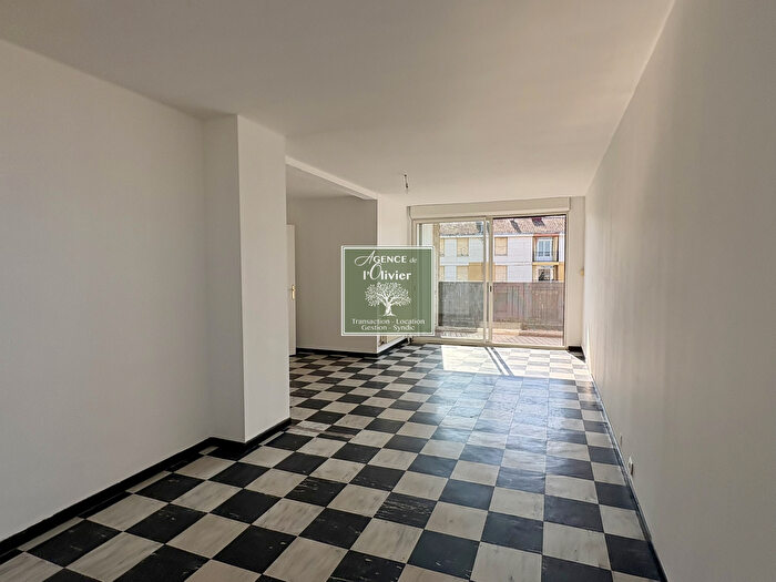 Appartement 4 pièces à vendre à Arles, Trébon