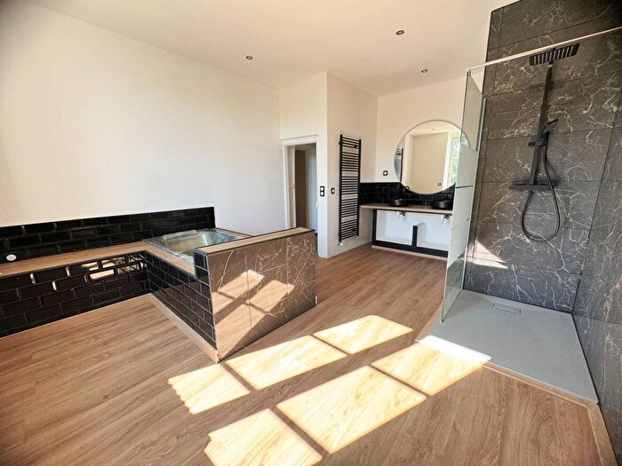 Maison à vendre - Chassillé - 8 pièces - 6 chambres