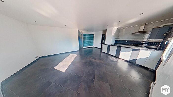 Appartement à louer - Clermont-Ferrand, Chanteranne, La Glacière - 4 pièces - 3 chambres