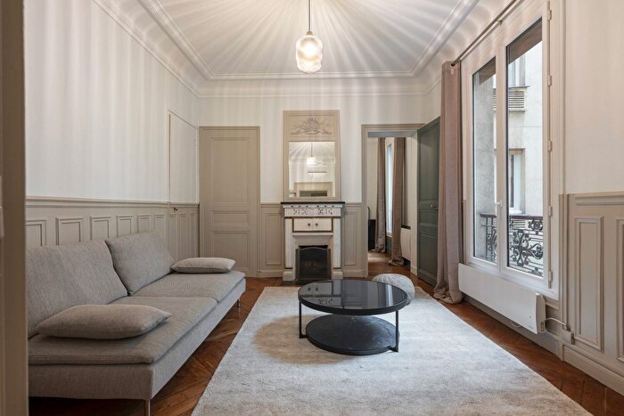 Appartement à louer - Europe, Paris ème arrondissement - 3 pièces - 2 chambres