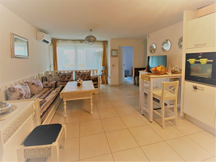 Appartement à vendre - Marseille e , Bon Secours - 3 pièces - 2 chambres