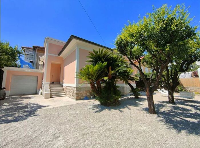 Maison à vendre - Nice, Arenas - 5 pièces - 4 chambres