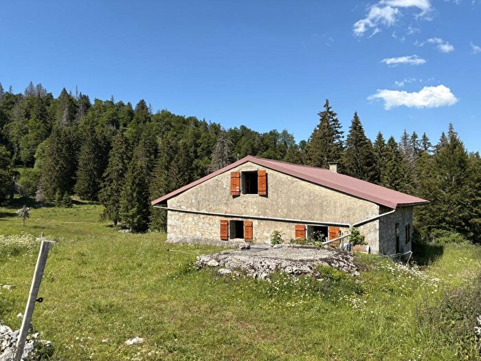 Maison 3 pièces à Lajoux, à vendre