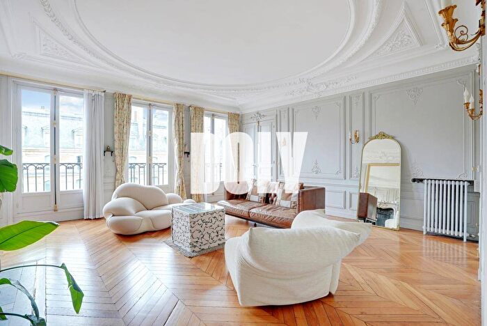 Appartement à louer - Mairie, Paris ème arrondissement - 5 pièces - 3 chambres