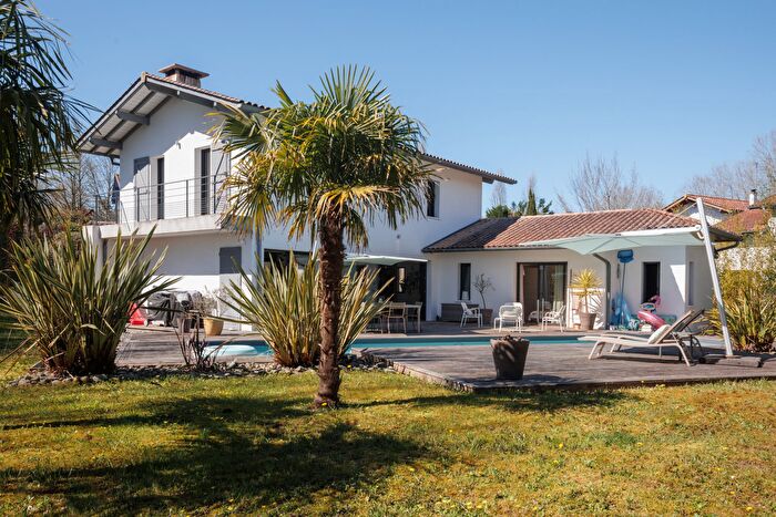 Maison à vendre - Bassussarry - 6 pièces - 4 chambres