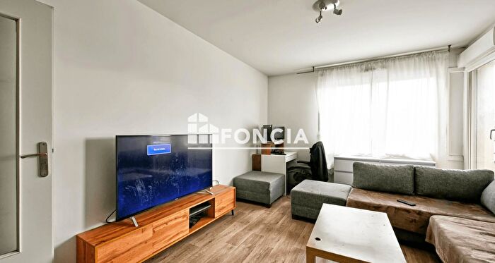 Éragny, Papeterie - Appartement 2 pièces à vendre
