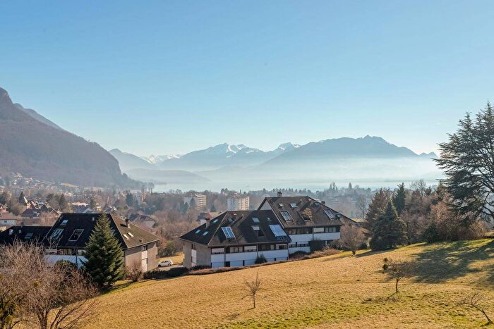 Appartement à louer - Annecy-le-Vieux - 3 pièces - 3 chambres