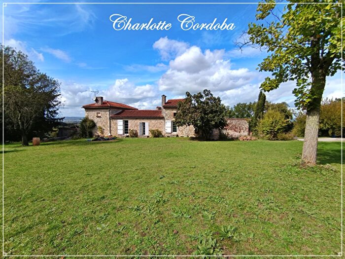 Maison 10 pièces à Aiguillon, à vendre