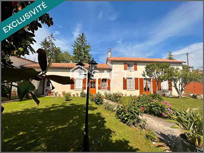 Maison à vendre - Chef-Boutonne - 8 pièces - 4 chambres