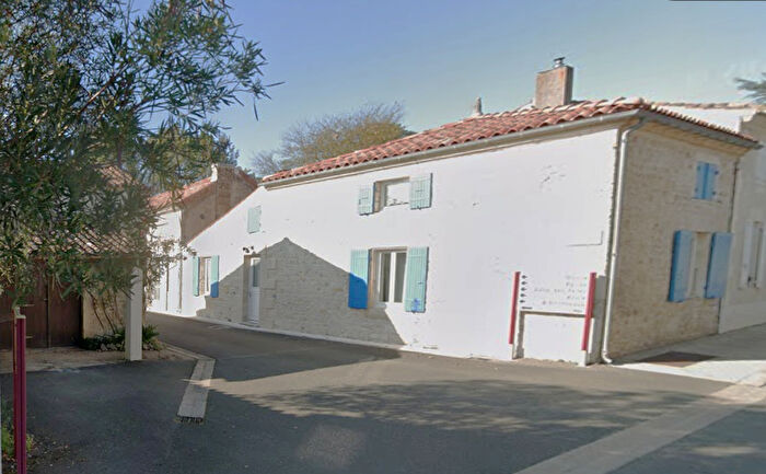 Maison 4 pièces à louer à Soulignonne