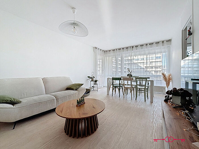 Appartement à vendre - Reims, Centre-ville - 4 pièces - 3 chambres