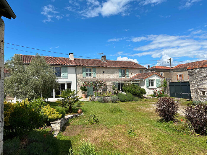 Maison 5 pièces à vendre à Coulgens