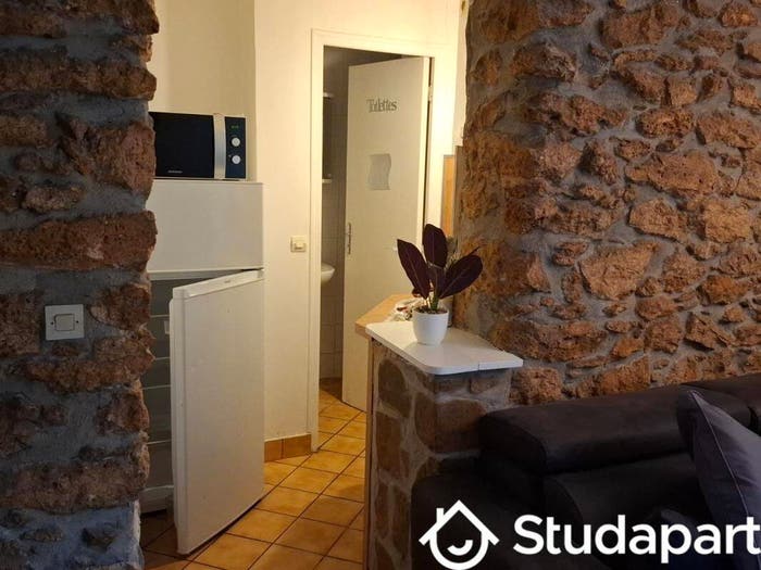 ZI Gustave Eiffel, Corbeil-Essonnes : Appartement 1 pièce à louer