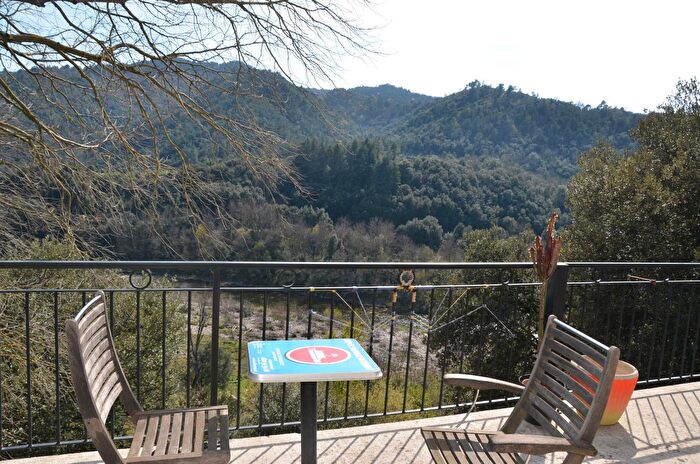 Maison à vendre - Saint-Fortunat-sur-Eyrieux - 6 pièces - 4 chambres