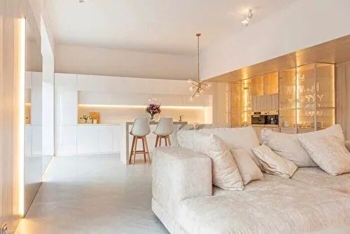 Maisons à vendre et appartements à louer - 1