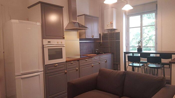 Appartement à louer - Claveliere-Malletiere, Oullins - 3 pièces - 2 chambres