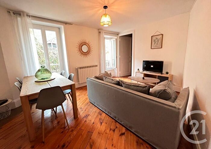 Appartement à louer - Annonay, Centre-ville - 6 pièces - 4 chambres