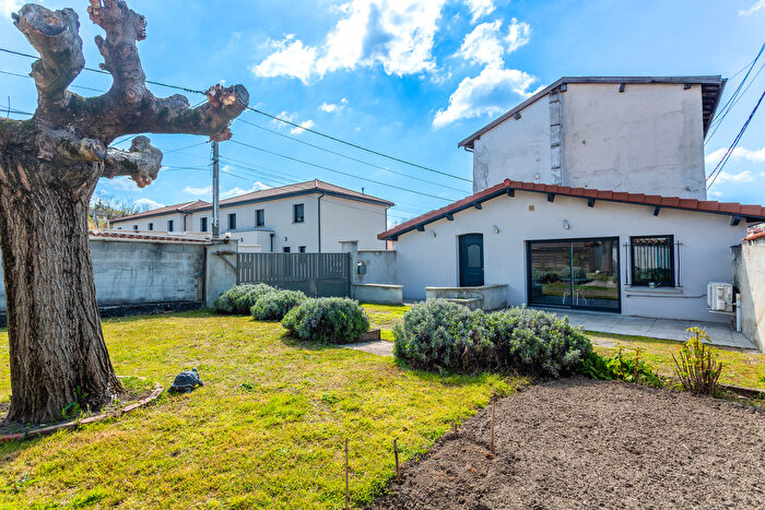 Maison à vendre - Saint-Symphorien-dOzon - 6 pièces - 4 chambres