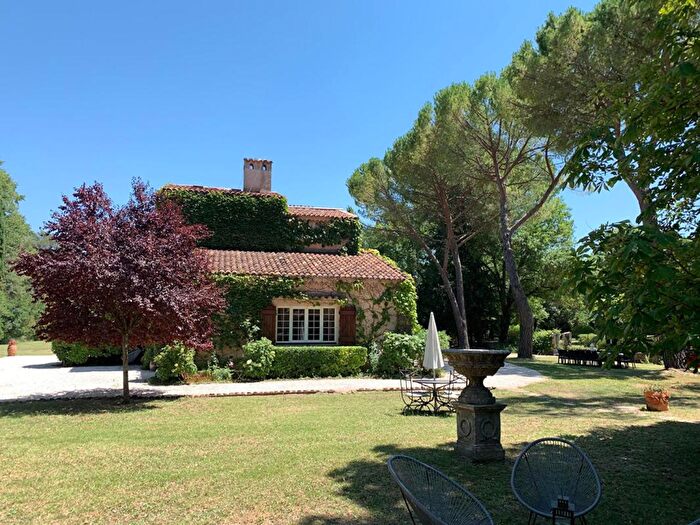 Maison 12 pièces à Tourves, à vendre