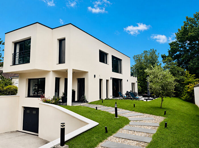 Bois-le-Roi - Maison 6 pièces à vendre