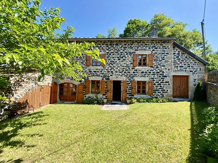 Maison à vendre - Saint-Julien-Chapteuil - 6 pièces - 3 chambres