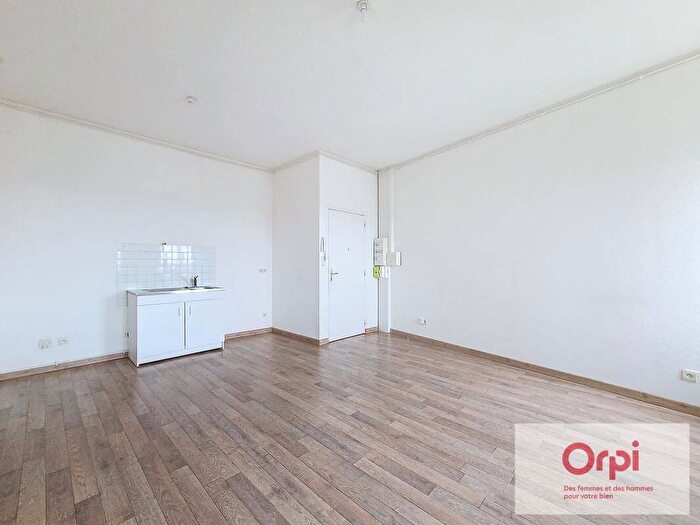 Appartement à louer - Ieme Zone, Commentry - 3 pièces - 2 chambres