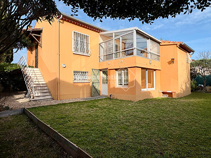 Maison à vendre - Arles, Trébon - 6 pièces - 4 chambres