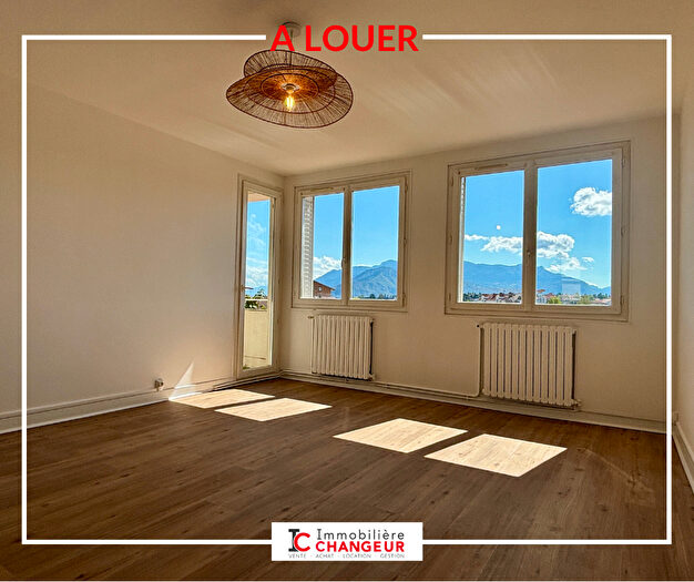 Appartement 3 pièces à Voiron, Centre-ville, Gare, à louer