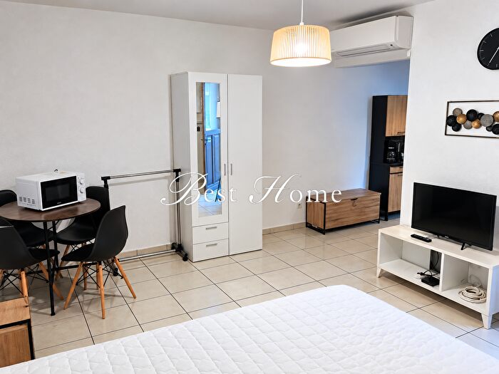 Appartement 1 pièce à Nîmes, Placette, à louer