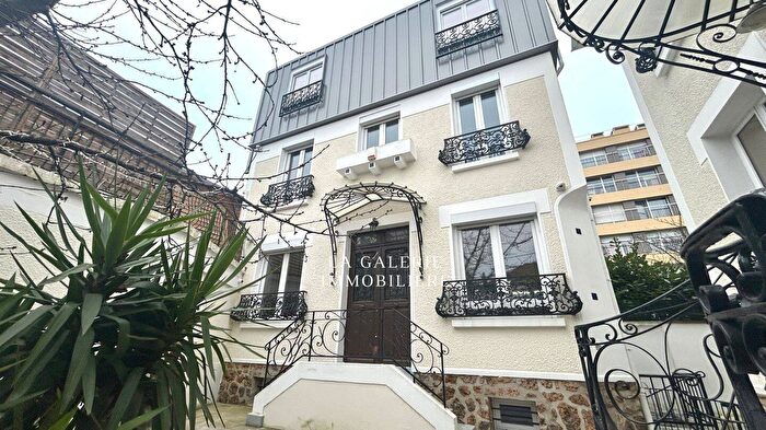 Appartement à louer - Petit Colombes-Charles de Gaulle - 4 pièces - 3 chambres