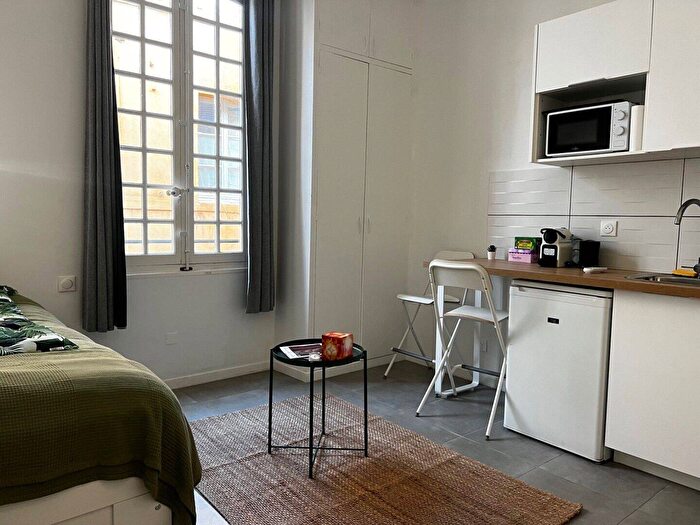 Centre Ville, Aix-en-Provence - Appartement 1 pièce à louer
