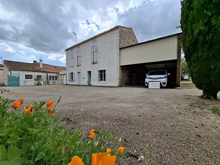 Maison à vendre - Mauzé-sur-le-Mignon - 13 pièces - 7 chambres