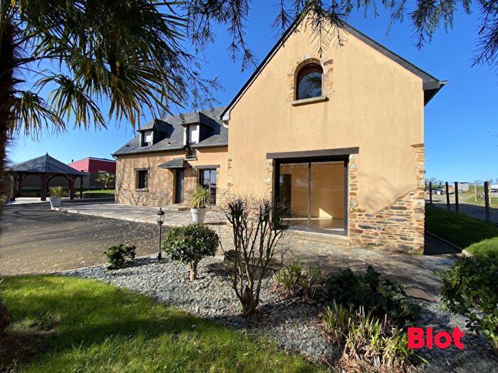 Maison à vendre - Châteaugiron - 7 pièces - 5 chambres