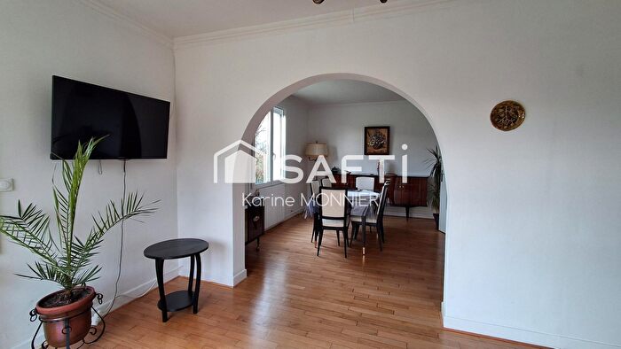 Maison à vendre - Champagnole - 7 pièces - 5 chambres