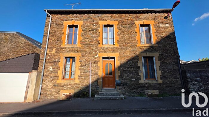 Maison à vendre - Bogny-sur-Meuse - 8 pièces - 6 chambres