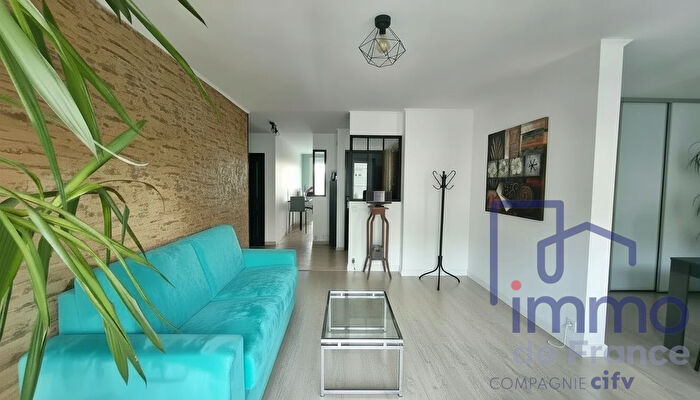 Appartement à vendre - Saint-Genest-Lerpt - 4 pièces - 2 chambres