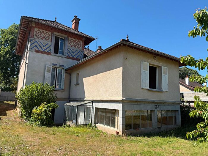 Yzeure, Centre-ville : Maison 6 pièces à vendre