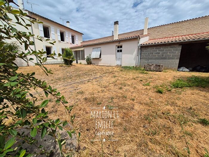 Mauzé-sur-le-Mignon : Maison 4 pièces à vendre