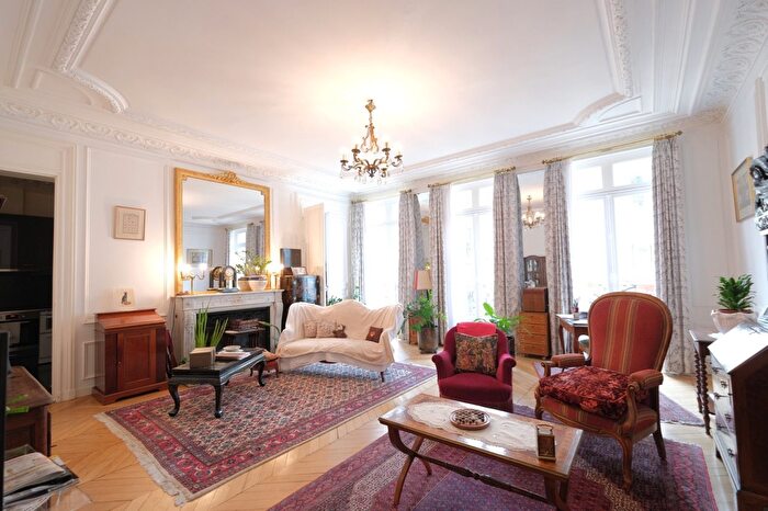 Paris 8ème, Mairie - Appartement 4 pièces à vendre