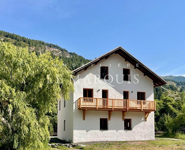 Château-Ville-Vieille : Appartement 4 pièces à vendre