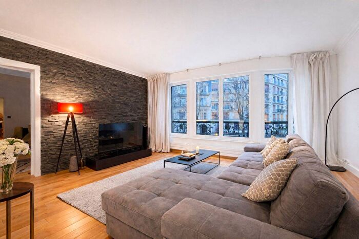 Appartement à louer - Chaillot, Paris ème arrondissement - 2 pièces - 1 chambre