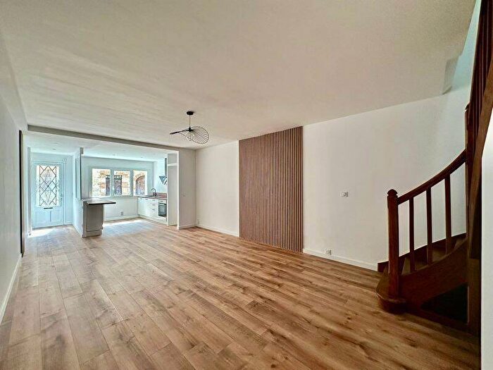 Maison 4 pièces à louer à Cologne