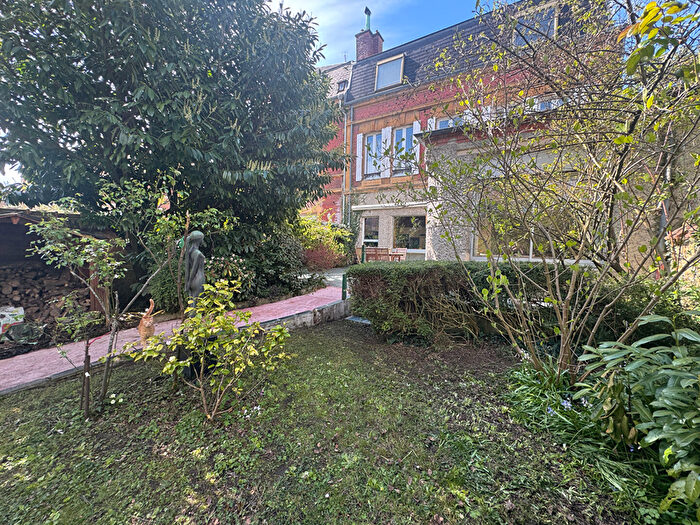 Maison à vendre - Charleville-Mézières, Gare - 10 pièces - 7 chambres