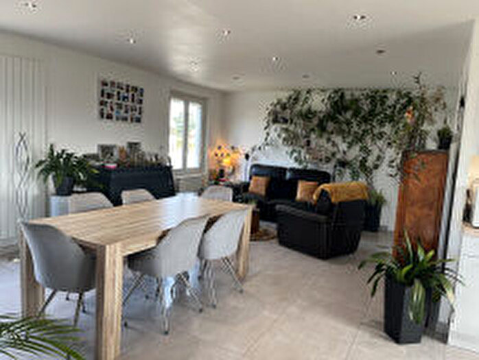 Maison à vendre - Voves - 6 pièces - 5 chambres