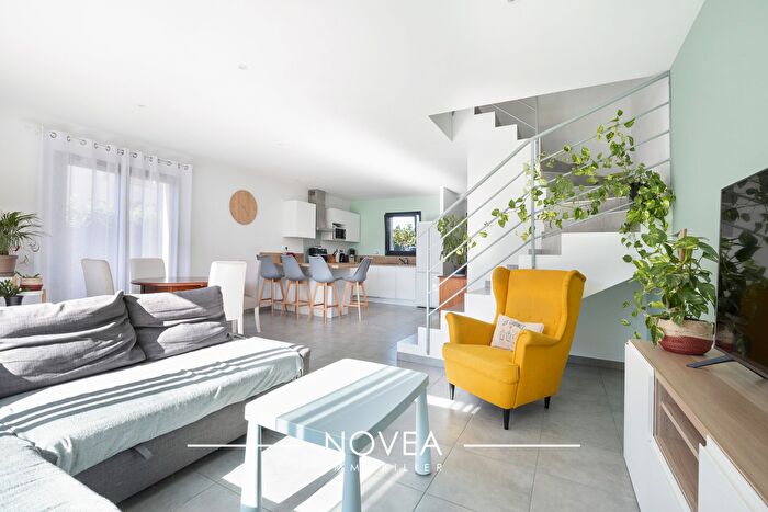 Maison 4 pièces à Reyrieux, à vendre