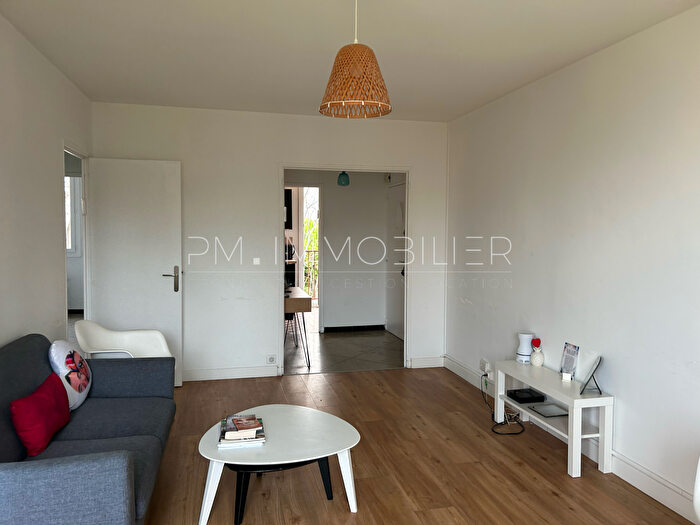 Appartement à louer - Marseille e , Saint-Tronc - 3 pièces - 2 chambres