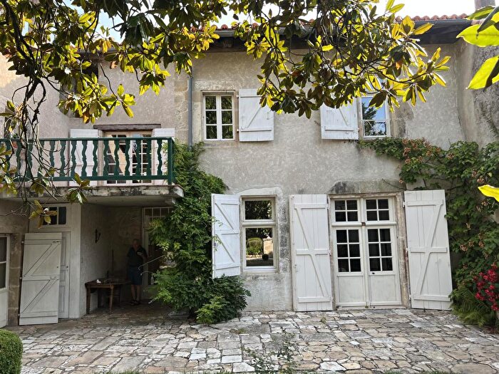 Saint-Claud - Maison 1 pièce à vendre
